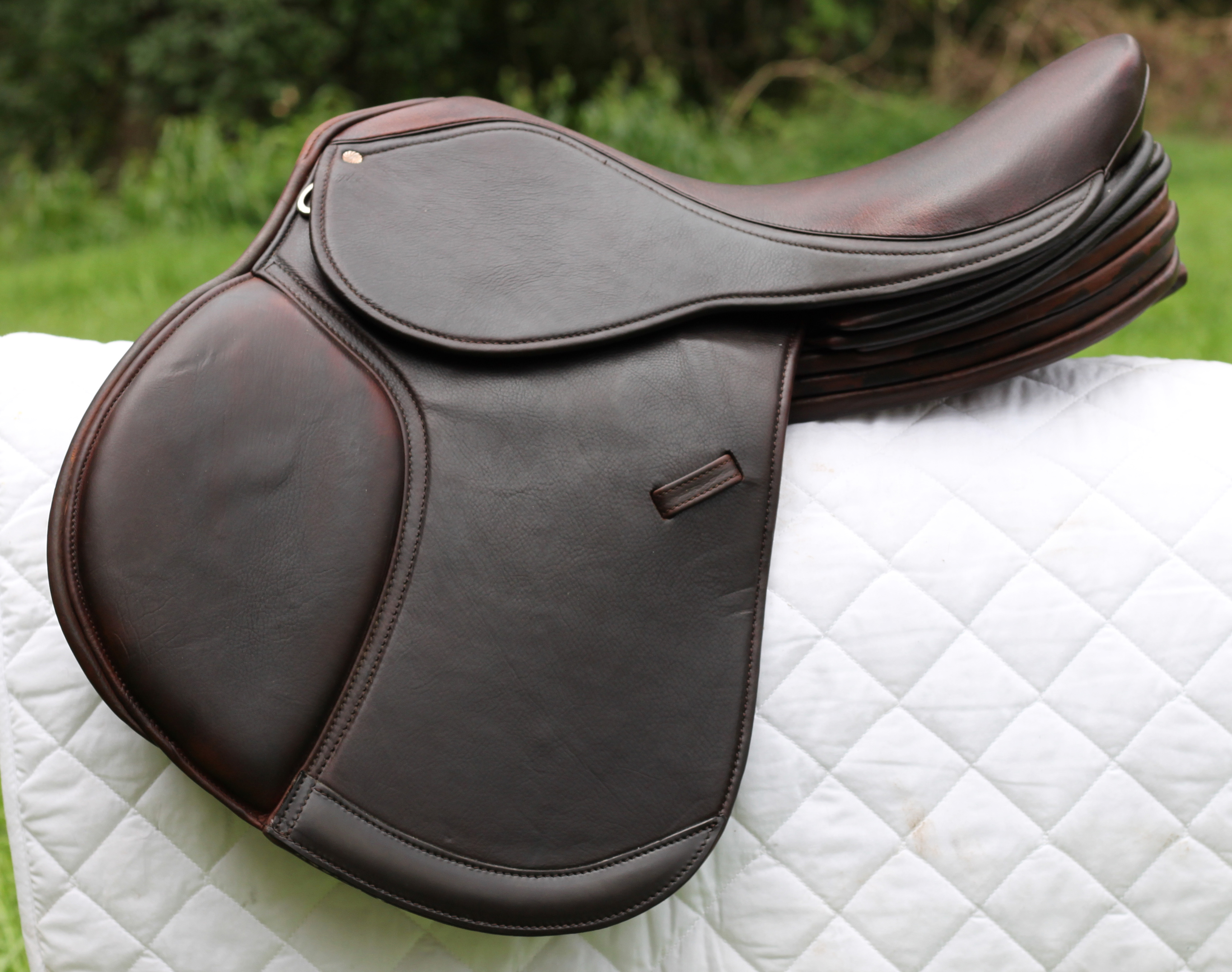 17 ½" Pegasus Jumping Saddle with Fully adjustable Dragon Panels